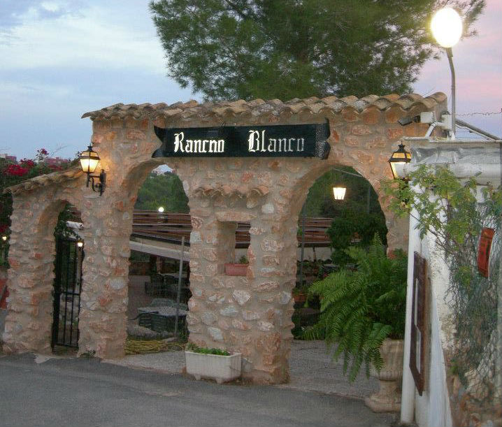 RANCHO BLANCO » Carretera. Torrevieja-Orihuela, Km. 4,4. Torrevieja.