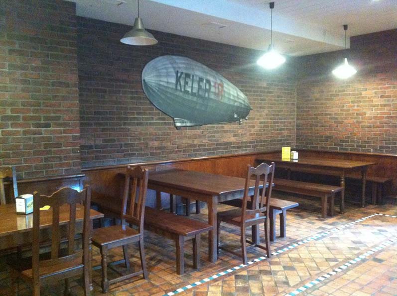 ZEPPELIN » Calle Nieves Cano, 29. Vitoria.