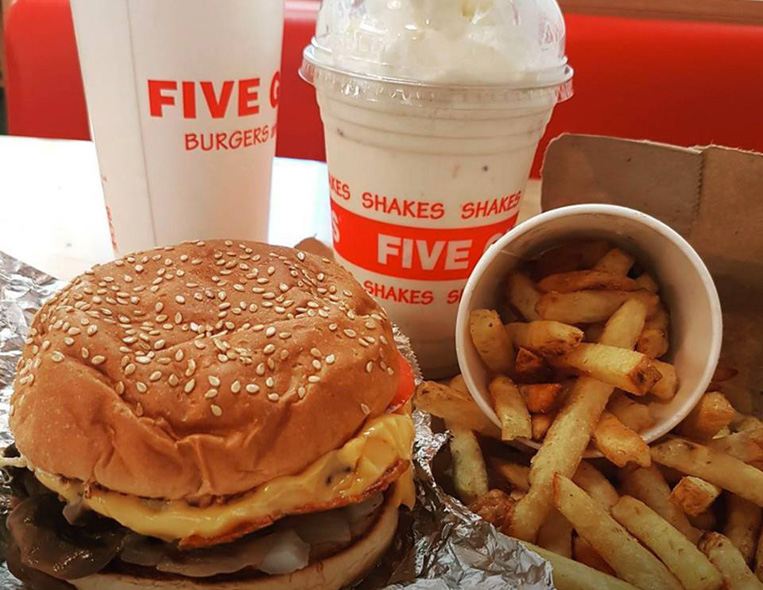 FIVE GUYS LA GAVIA » Calle Adolfo Bioy Casares, 2. Madrid.