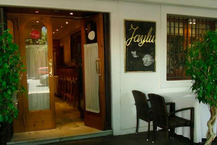 JAYLU » Calle López de Gomara, 19. Sevilla.